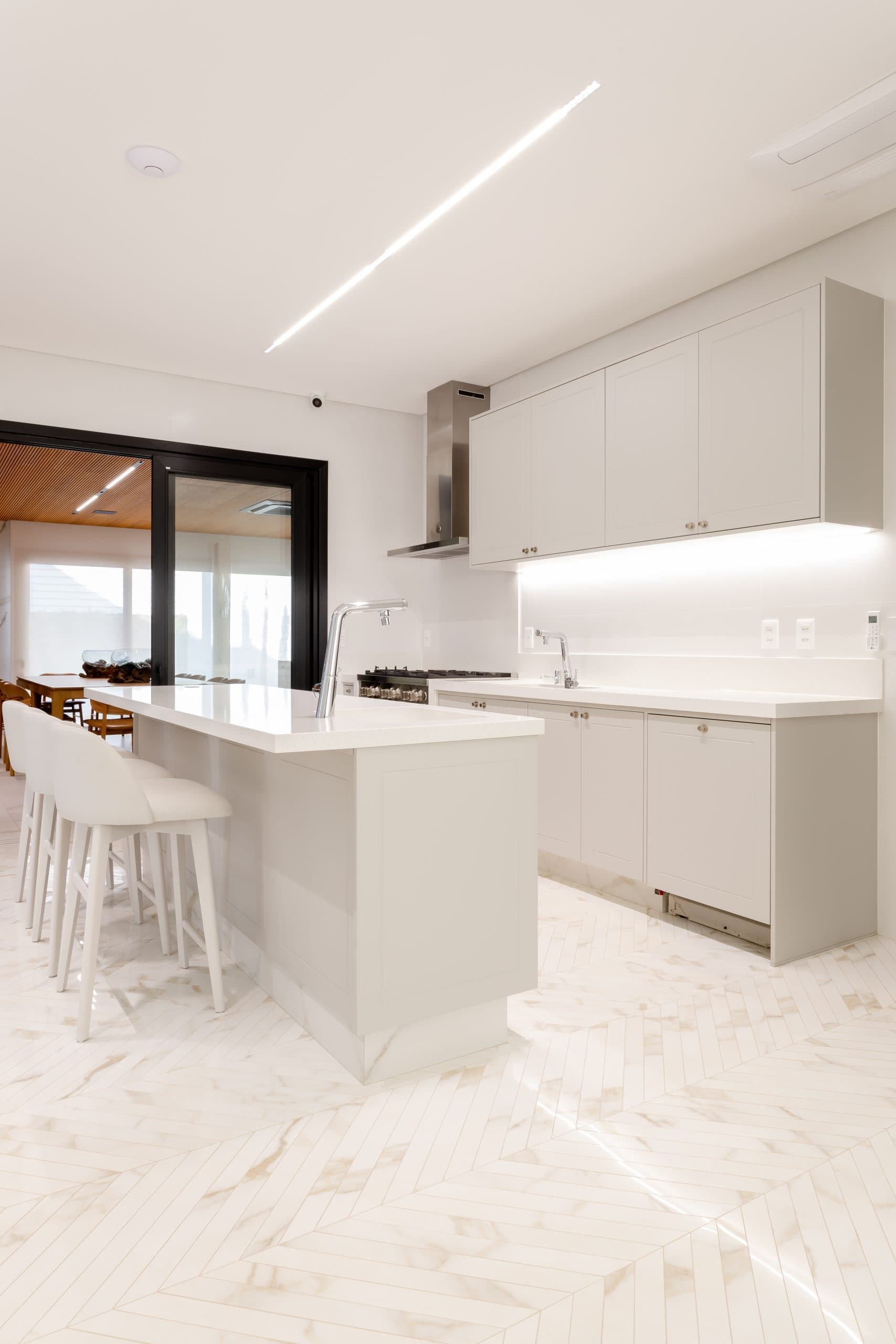 Projeto do dia: cozinha clean por Giovana Guerra e Bontempo Goiânia