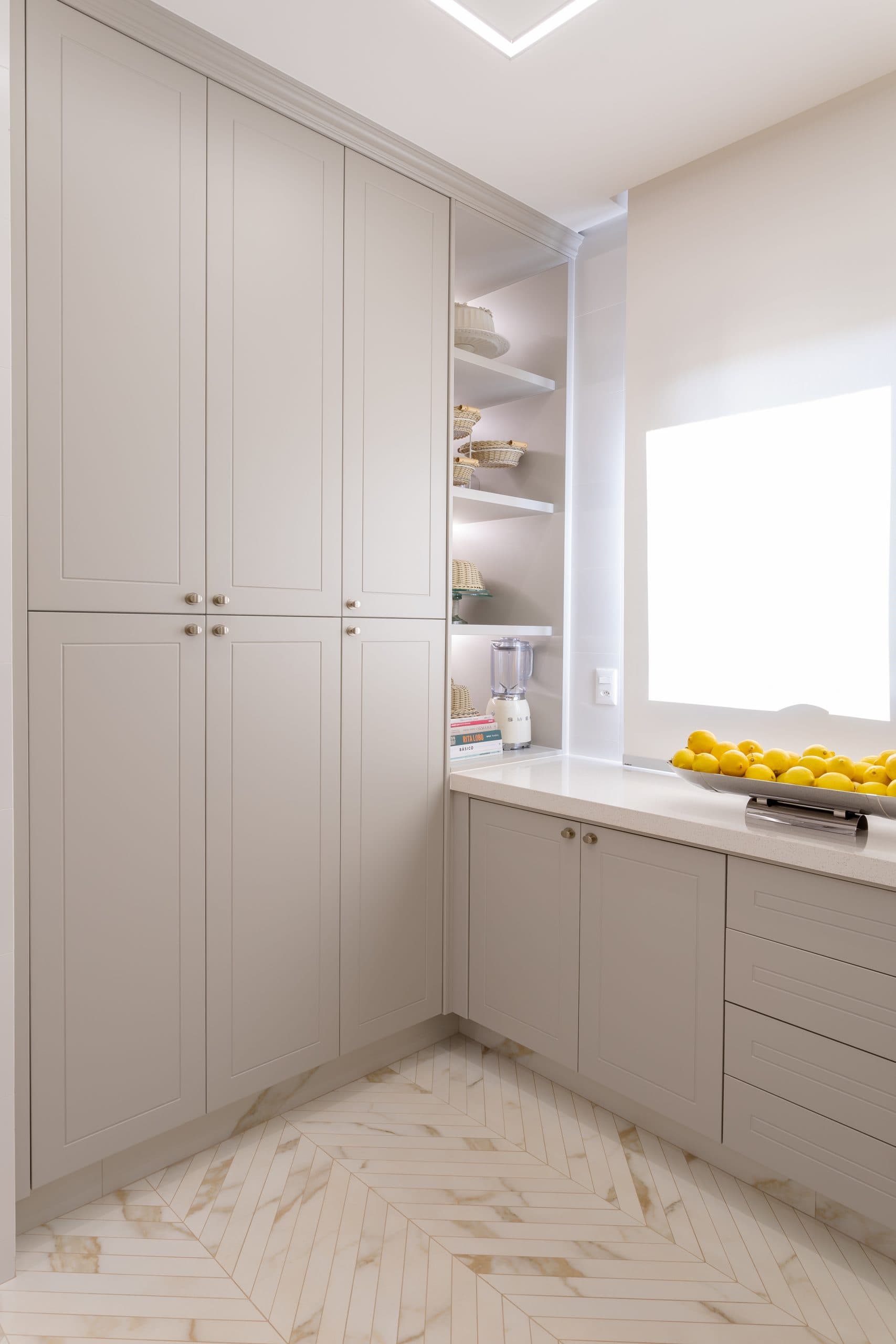 Projeto do dia: cozinha clean por Giovana Guerra e Bontempo Goiânia