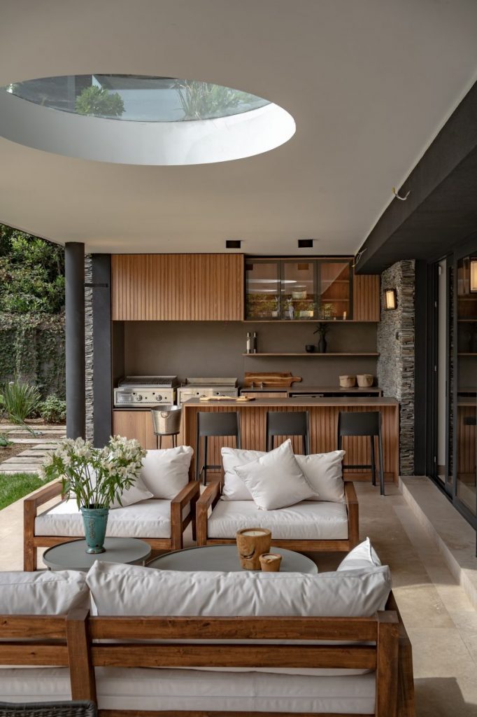 Uma varanda chilena com estilo contemporâneo