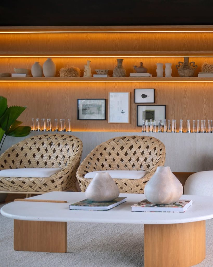 Casa Unique evidencia a beleza da madeira natural em Jurerê